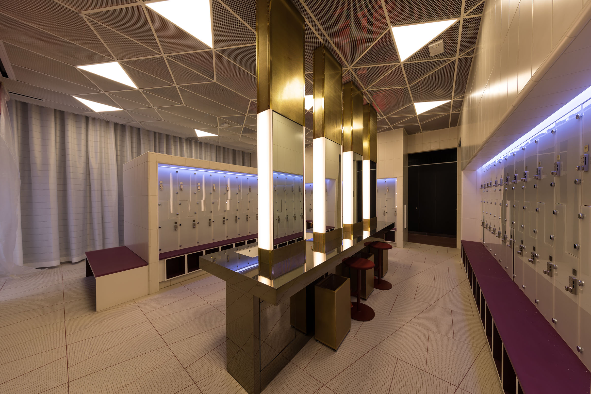 Wilshire Grand-Locker Room 0315 copy – Lighting Design Alliance