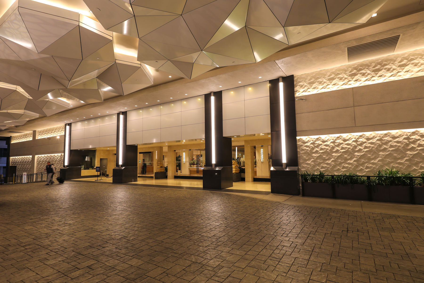 LAX-Hilton-Porte-Cochere-4725 – Lighting Design Alliance